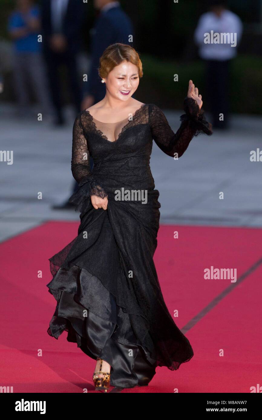 South Korean singer and actress Park Na-rae arrives on the red carpet ...