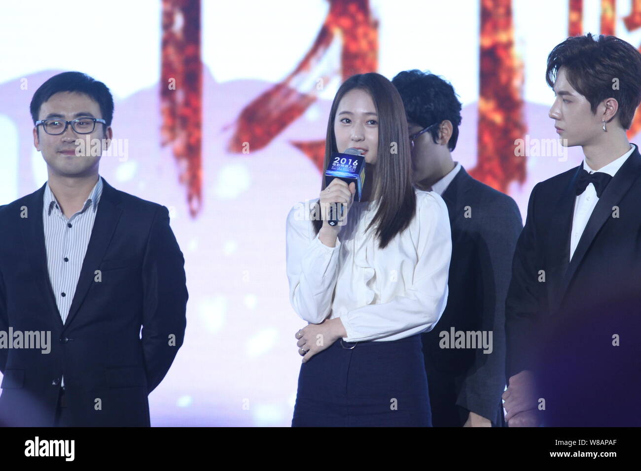 (From left) South Korean director Seong Si-heup, American singer and ...