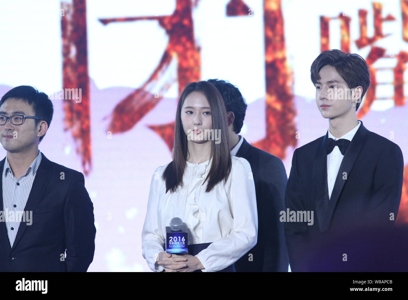 (From left) South Korean director Seong Si-heup, American singer and ...