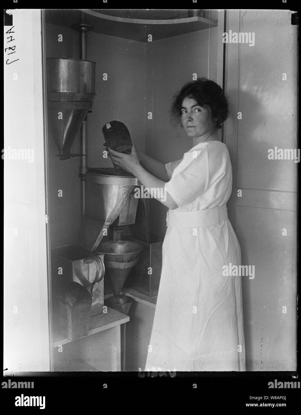 Dept. of Agric., first device to accurately measure a loaf of bread in ...