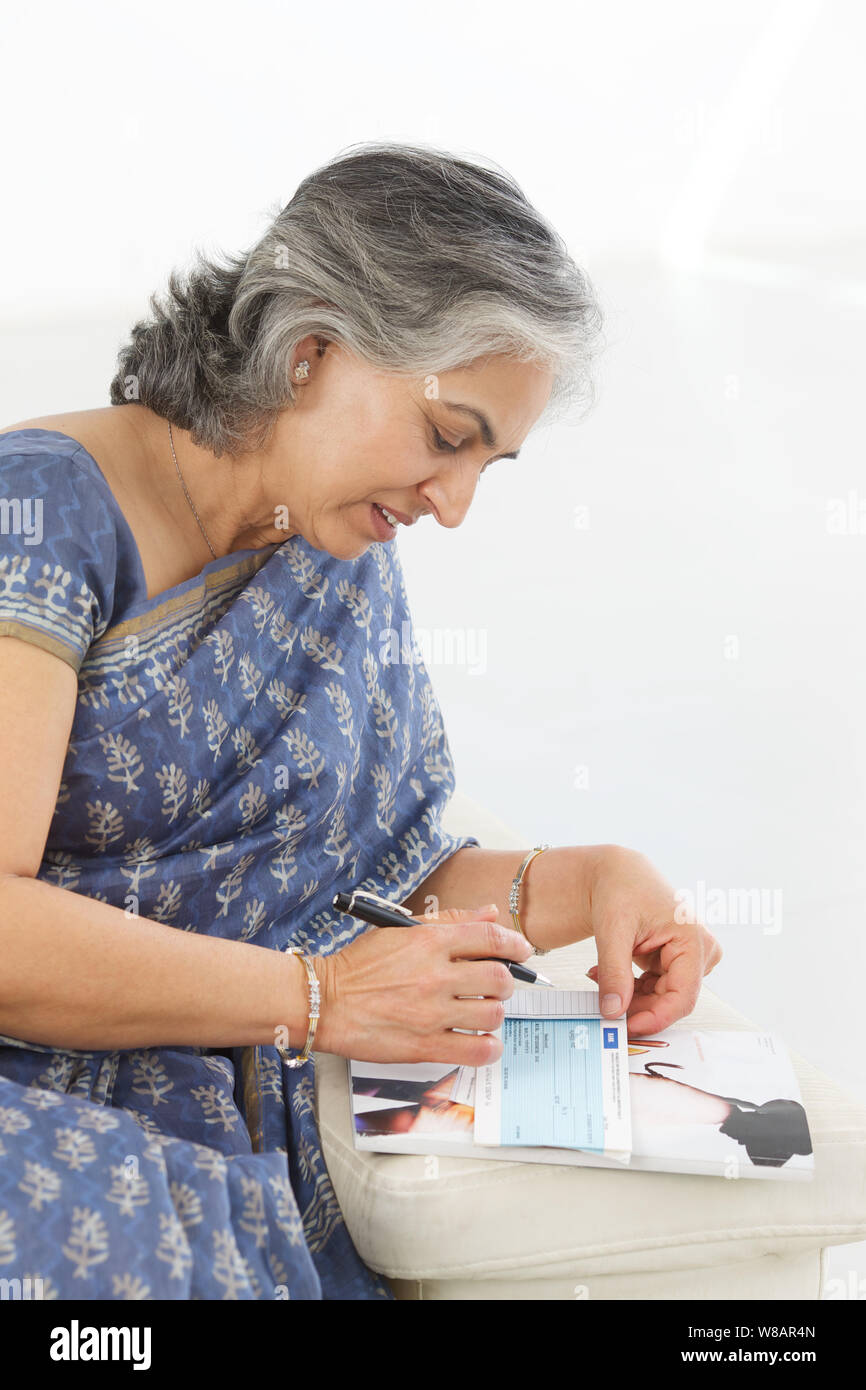 Signing check hi-res stock photography and images - Alamy