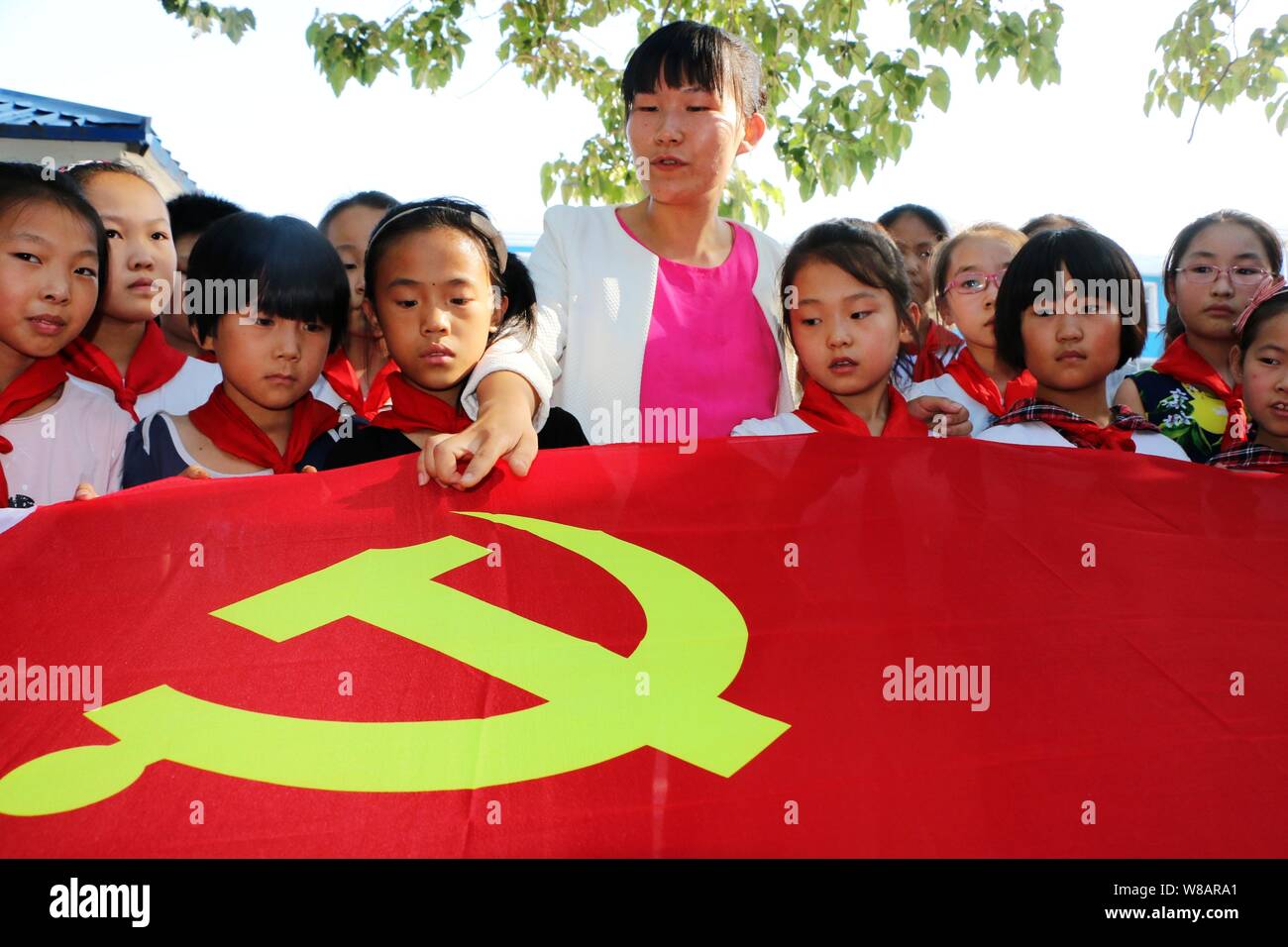 Chinese communist party flag hi-res stock photography and images - Alamy