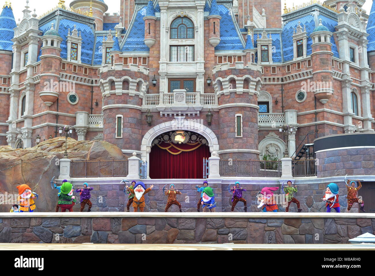 Shanghai disneyland parade hi-res stock photography and images - Alamy