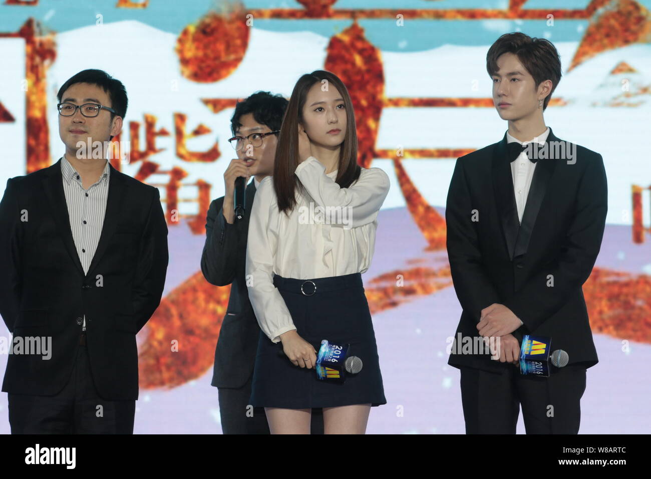 (From left) South Korean director Seong Si-heup, American singer and ...