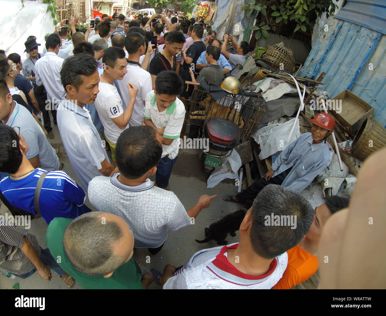 China dog eating festival hi-res stock photography and images - Alamy