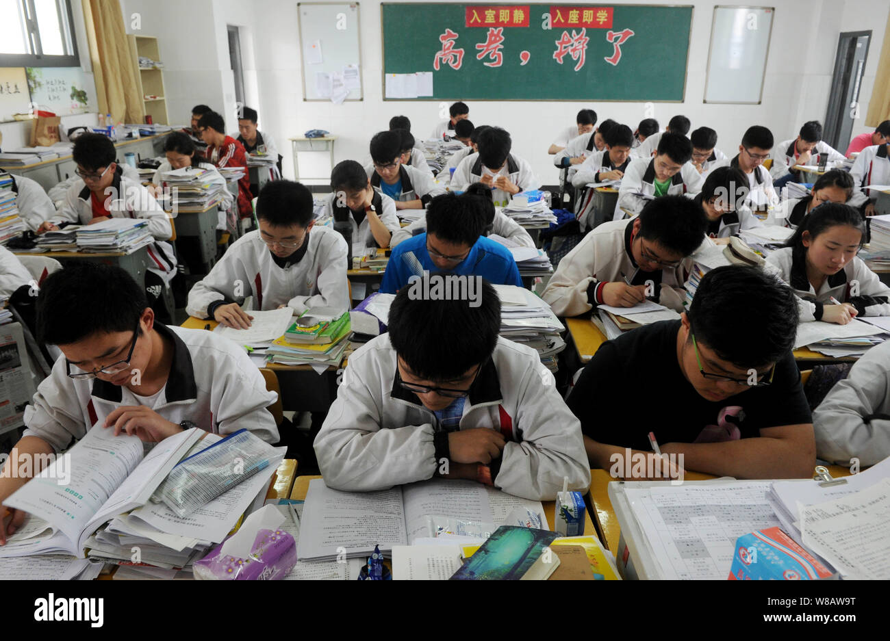 Test papers hi-res stock photography and images - Alamy