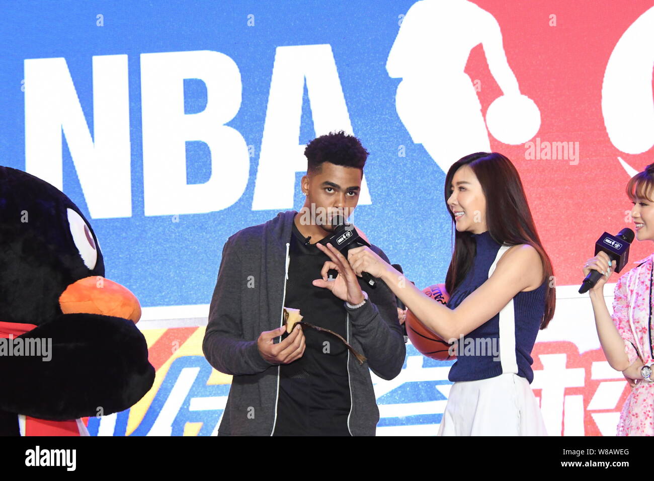 NBA star D'Angelo Russell of Los Angeles Lakers, left, eats a rice ...