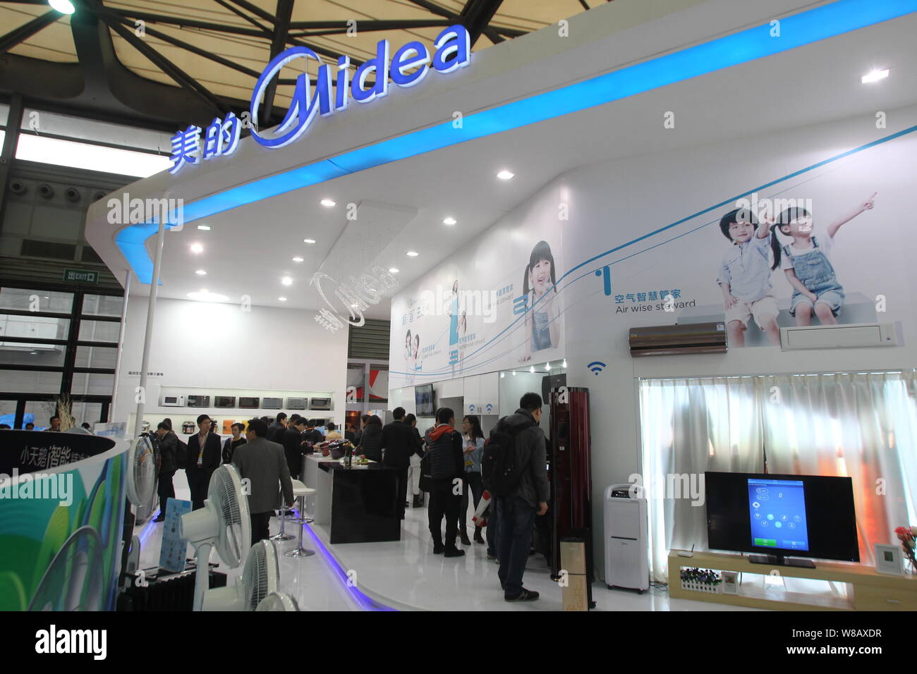 Midea appliances hi-res stock photography and images - Alamy