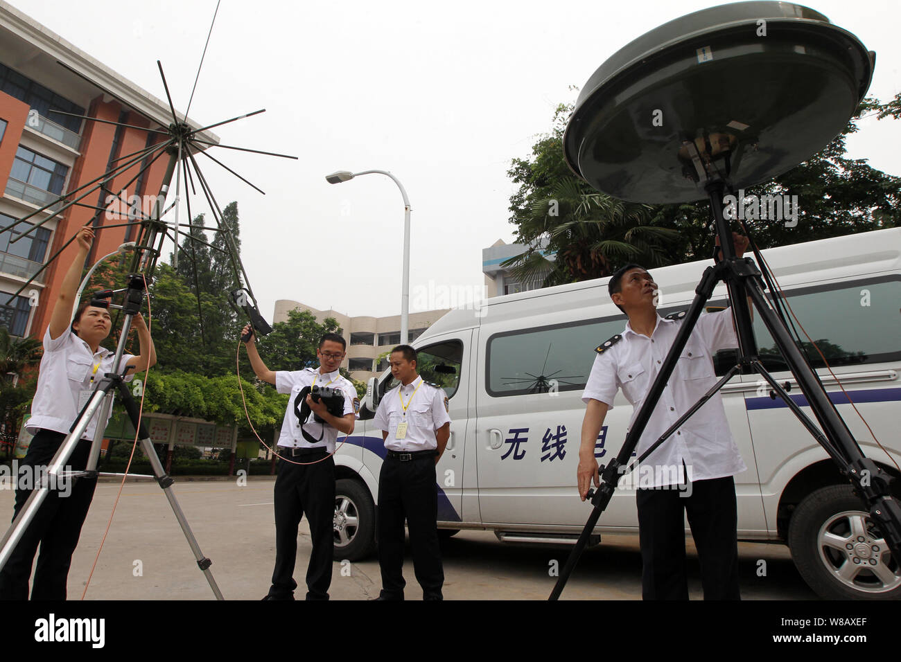 Chinese radio management officers use devices to monitor and shield ...