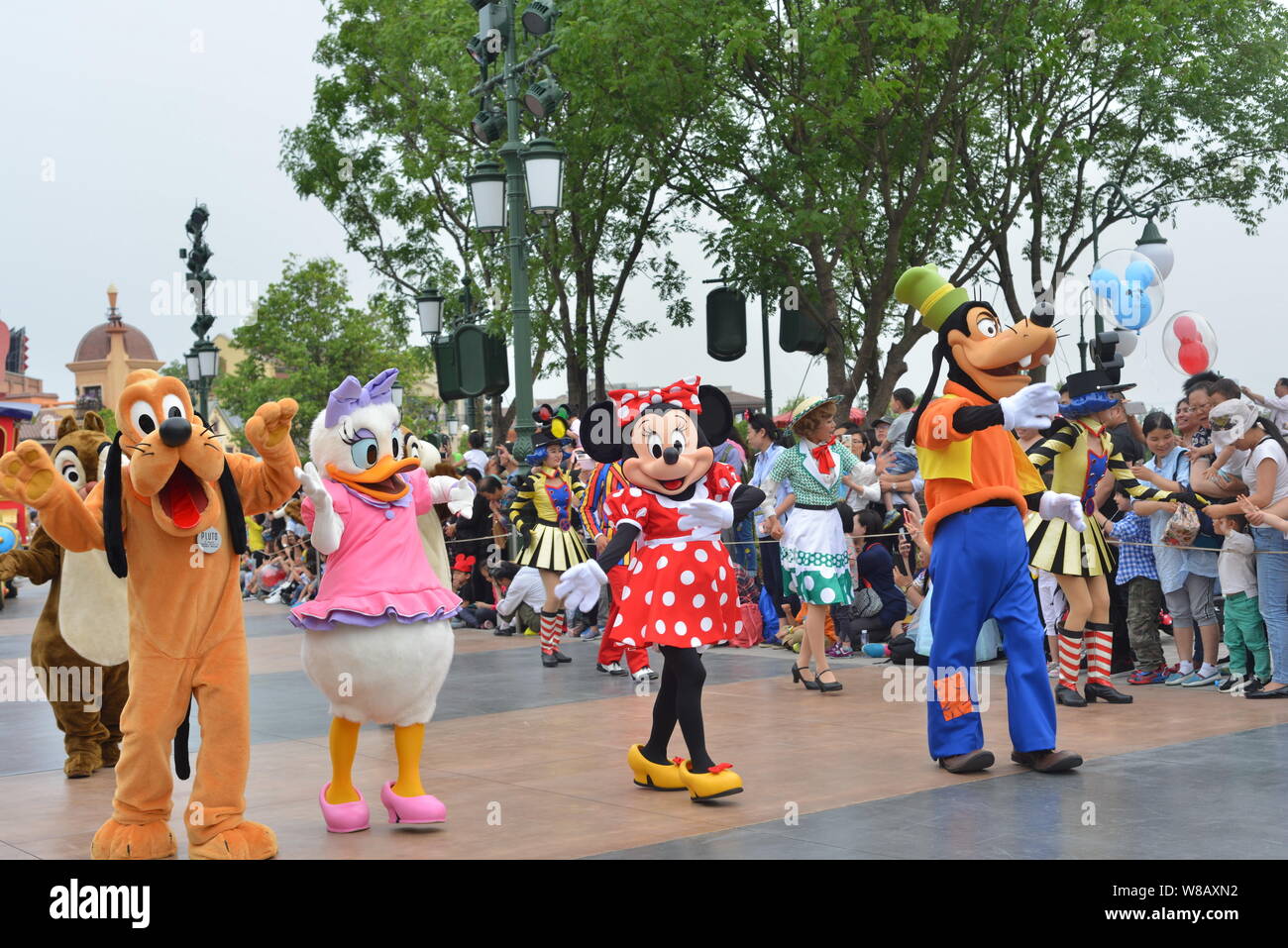 Shanghai disneyland parade hi-res stock photography and images - Alamy