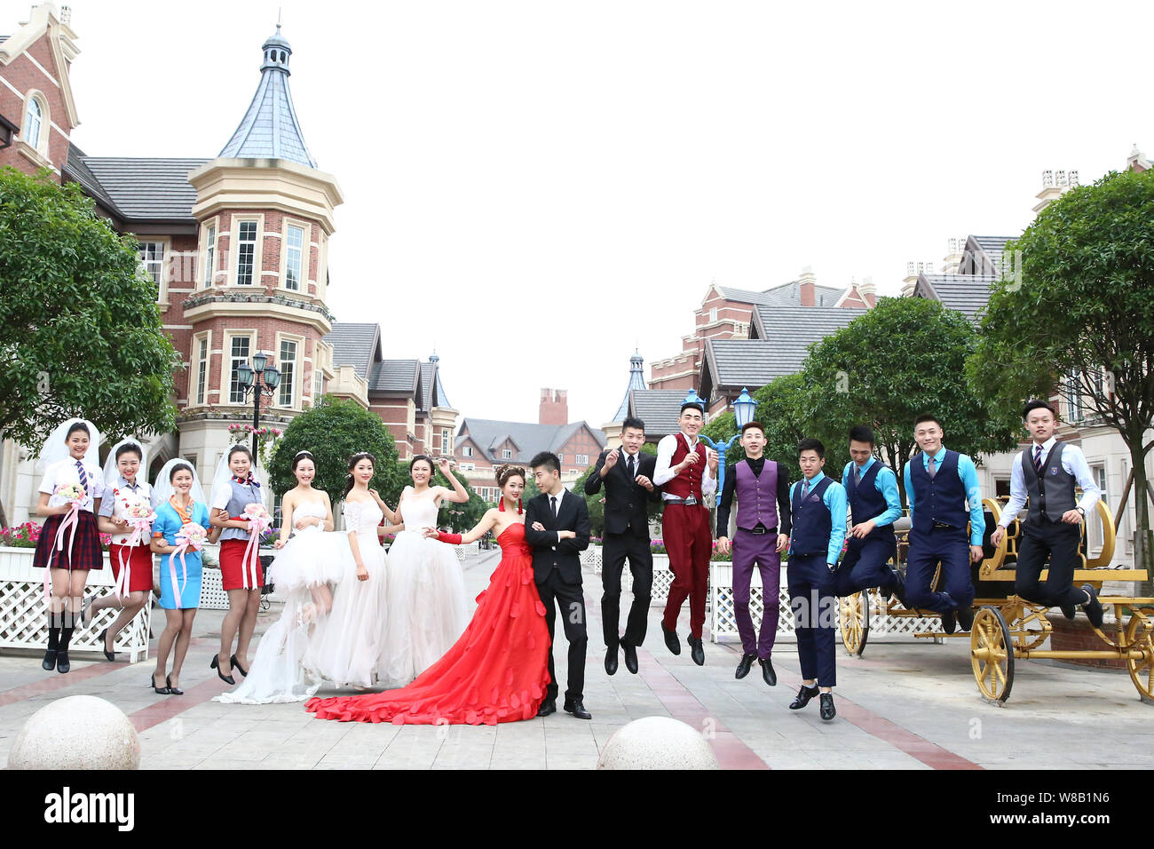 Chinese graduates who are in relationships dressed in wedding gowns ...