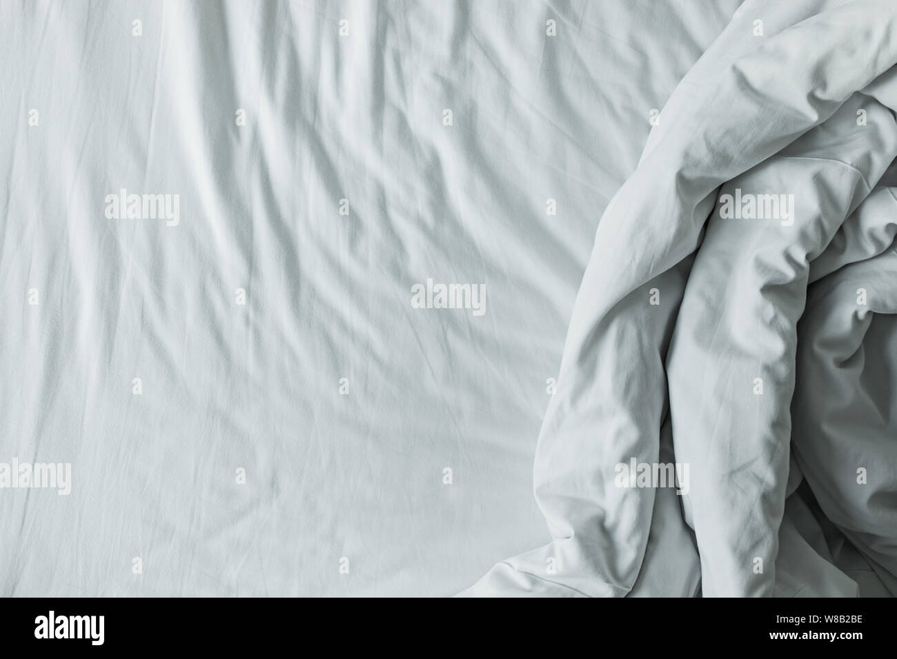 Close up top view of white messy bedding Stock Photo - Alamy