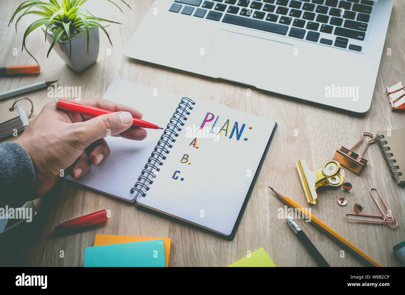 Business plan checklist hand hi-res stock photography and images - Alamy
