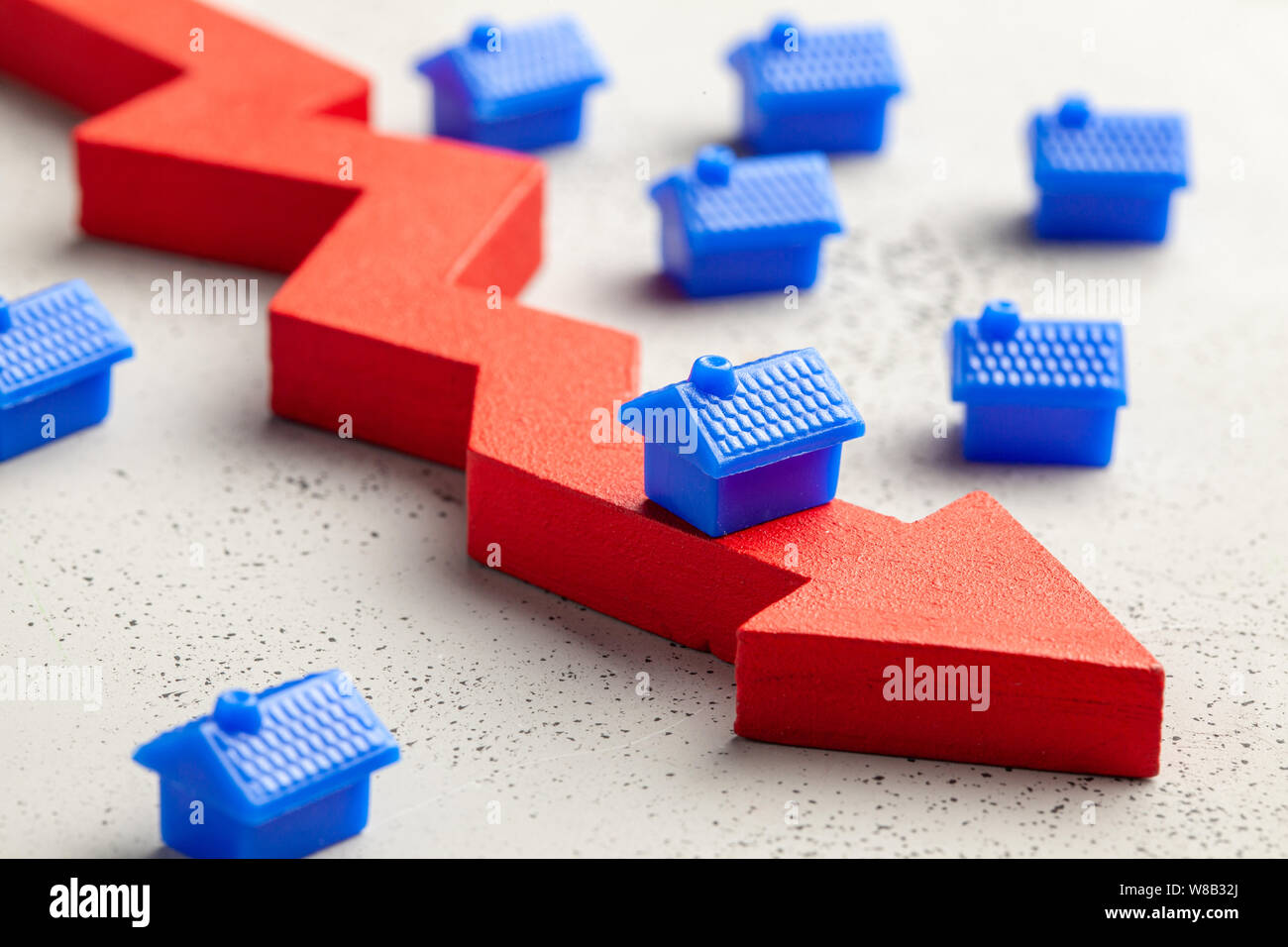 Housing prices chart arrow hi-res stock photography and images - Alamy