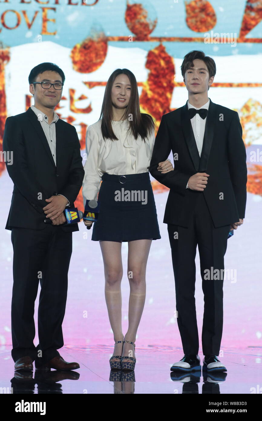 (From left) South Korean director Seong Si-heup, American singer and ...