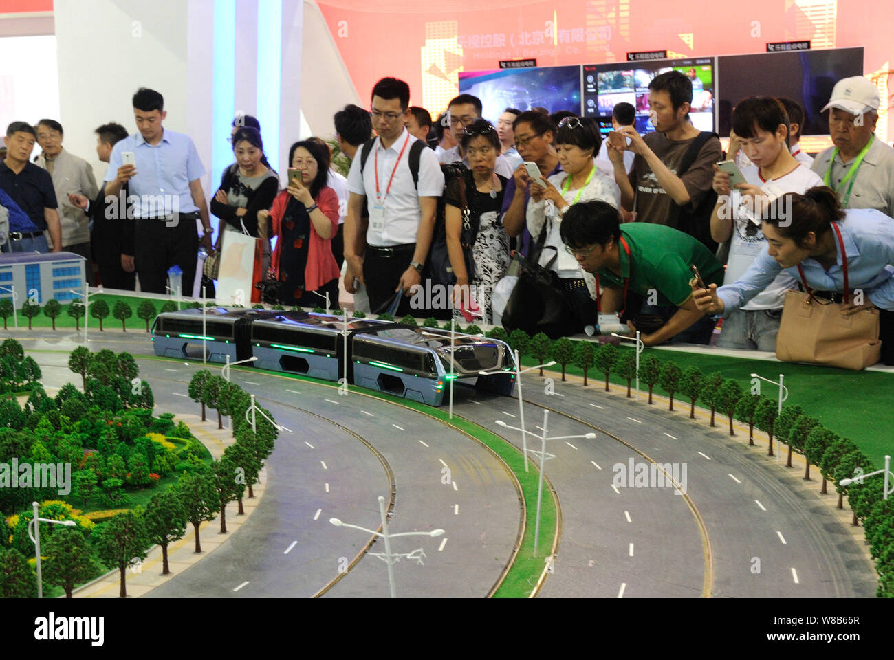 Transit elevated bus china hi-res stock photography and images - Alamy