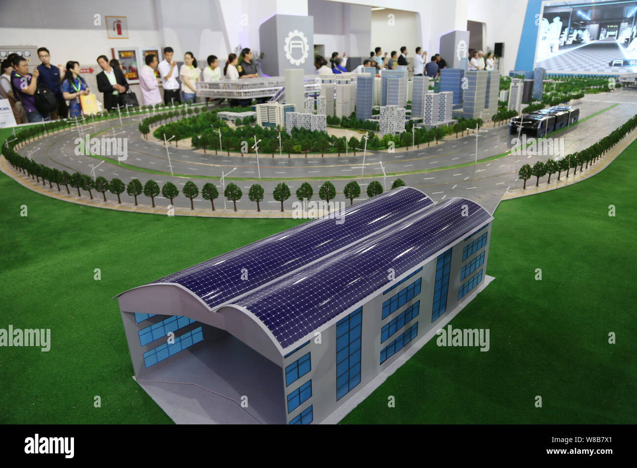 Transit elevated bus china hi-res stock photography and images - Alamy