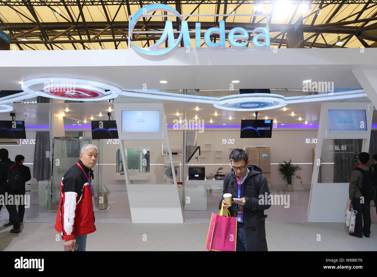Midea appliances hi-res stock photography and images - Alamy