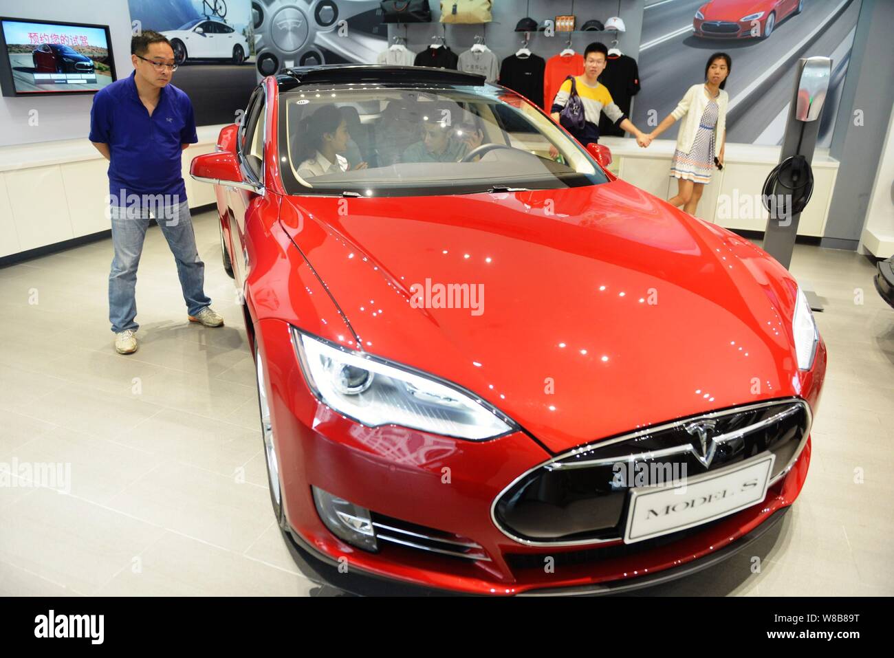 --FILE--Chinese car buyers try out or look at a Tesla Model S electric ...
