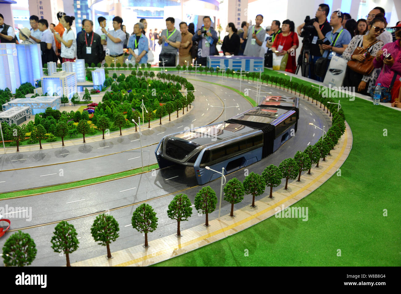 Transit elevated bus china hi-res stock photography and images - Alamy