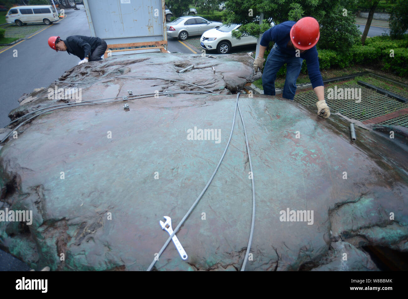 Tightwire hi-res stock photography and images - Alamy