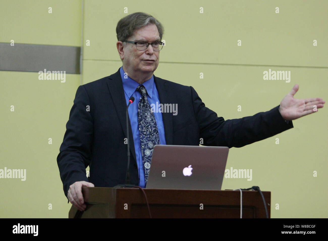 George smoot hi-res stock photography and images - Alamy