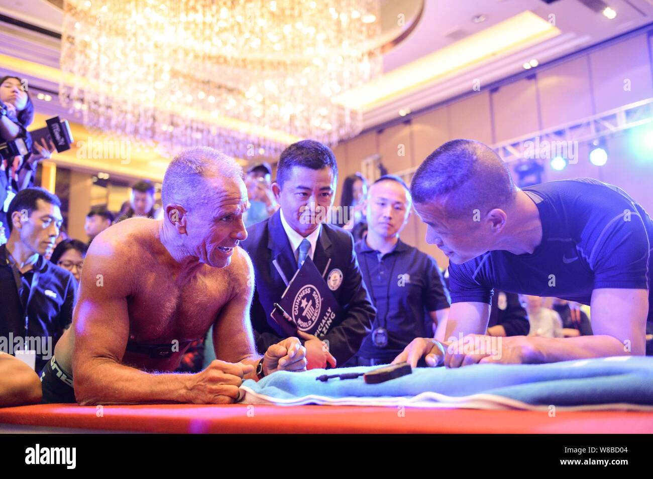 George hood plank hi-res stock photography and images - Alamy