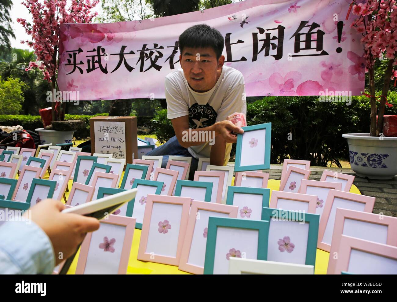 Graduate market hi-res stock photography and images - Alamy