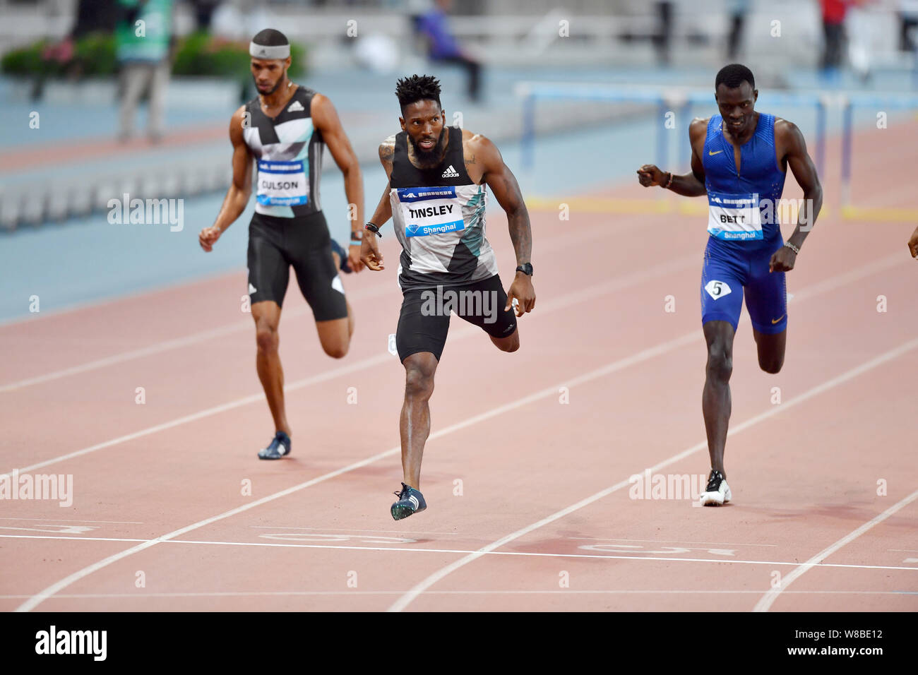 Mens 400m hurdles hi-res stock photography and images - Alamy