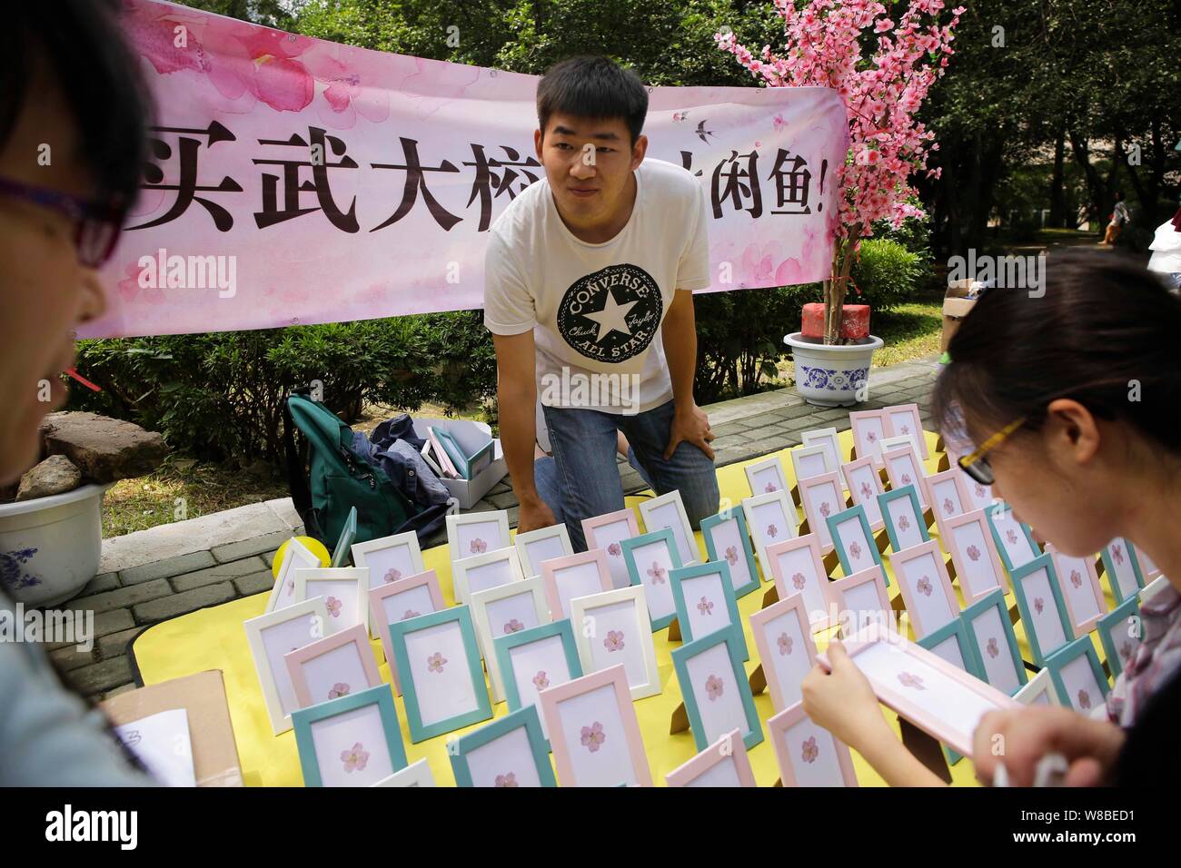 Chinese graduate Xiaoxian sells framed Wuhan University's sakura at the ...