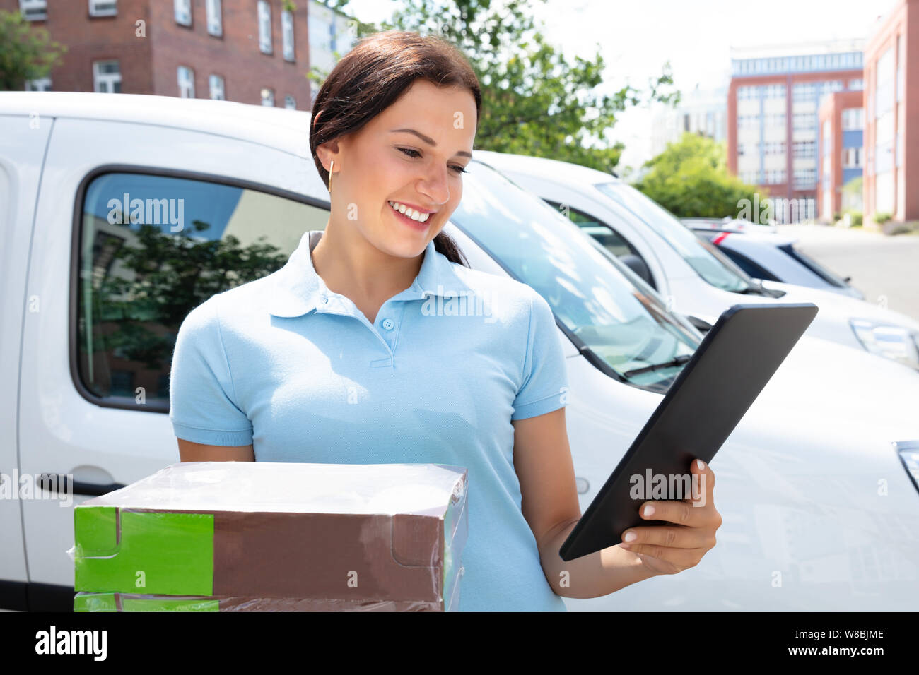 Deliver parcel hi-res stock photography and images - Alamy