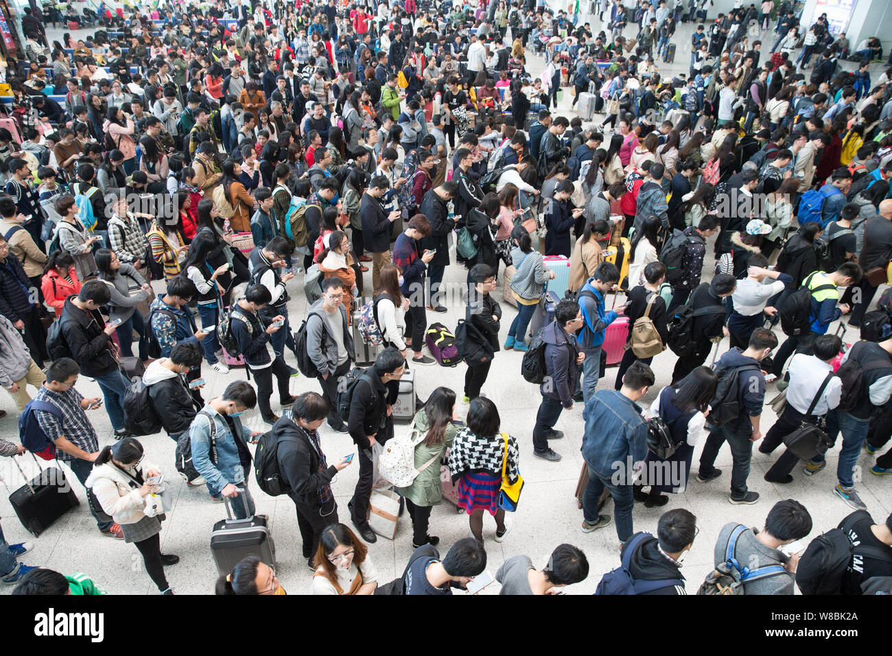 Chinese crowd nanjing train station hi-res stock photography and images ...