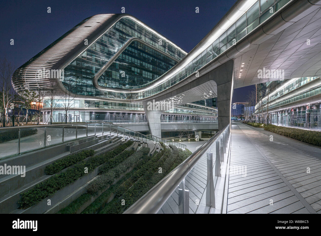 Sky soho shanghai hi-res stock photography and images - Alamy