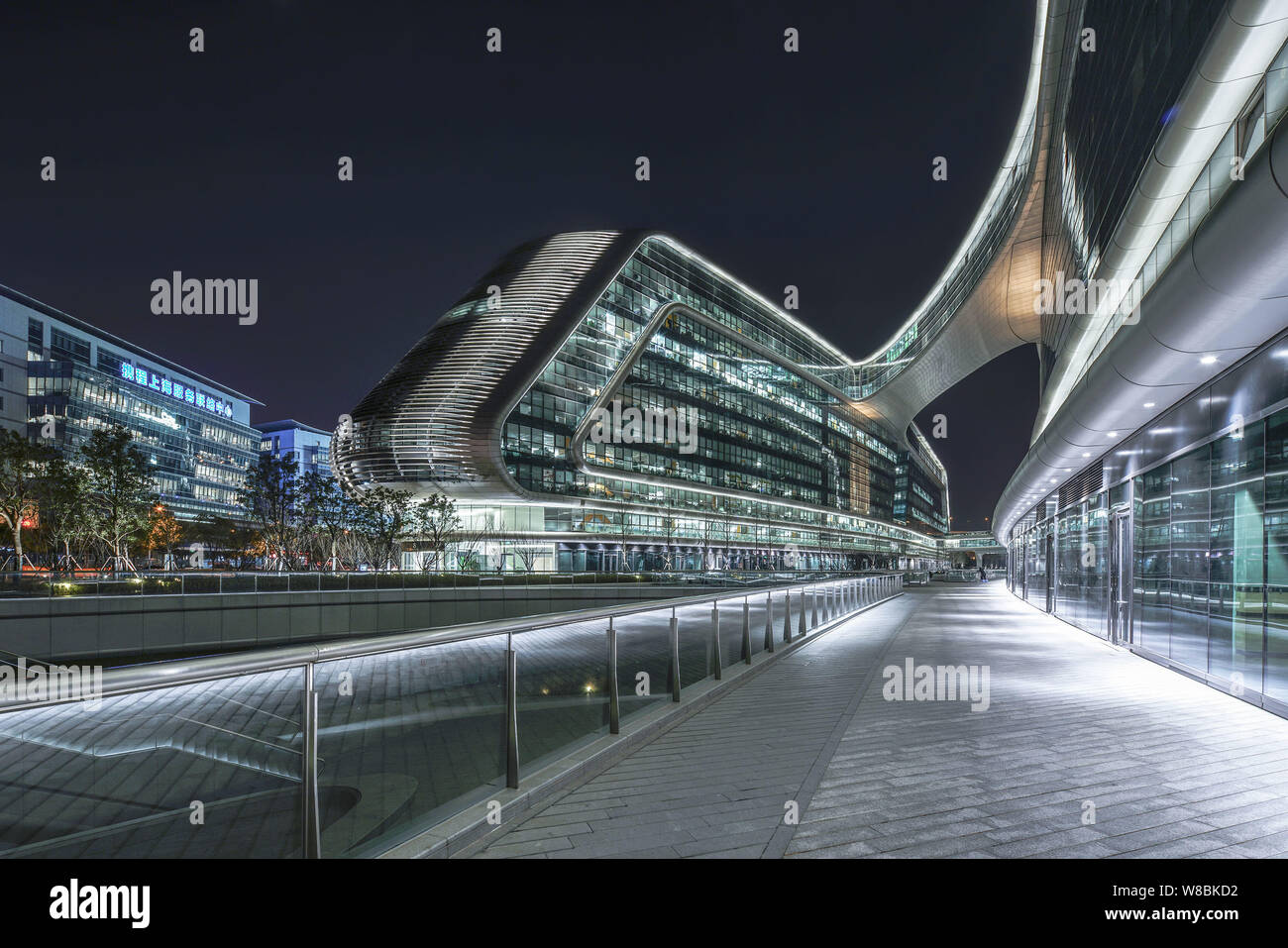 Sky soho shanghai hi-res stock photography and images - Alamy