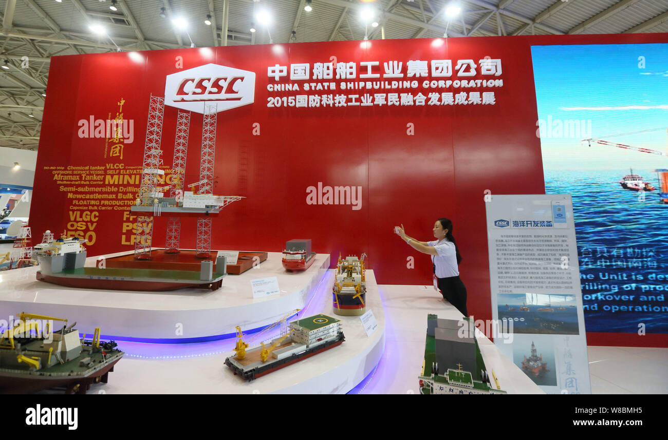--FILE--A visitor takes photos of ship models at the stand of China ...