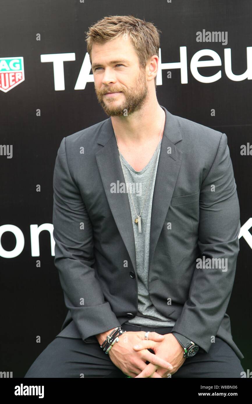 Australian actor chris hemsworth poses hi-res stock photography and ...