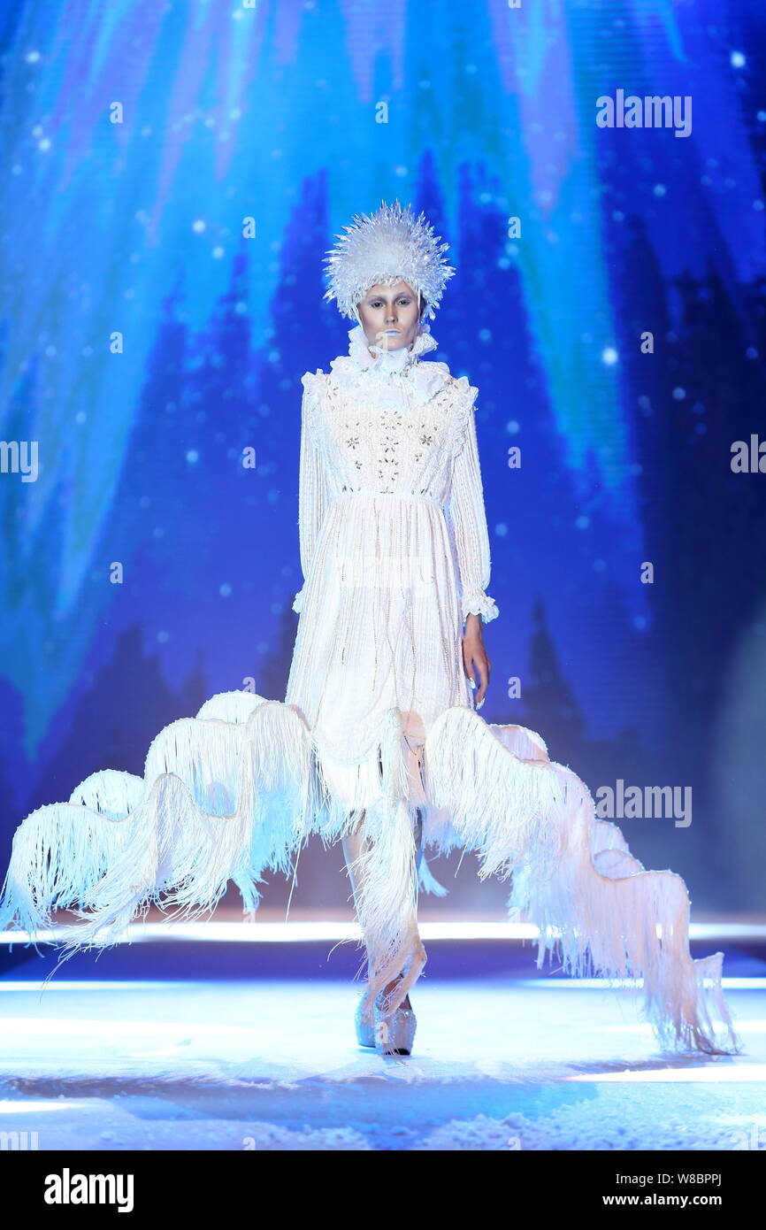 Hairdressing model hi-res stock photography and images - Alamy