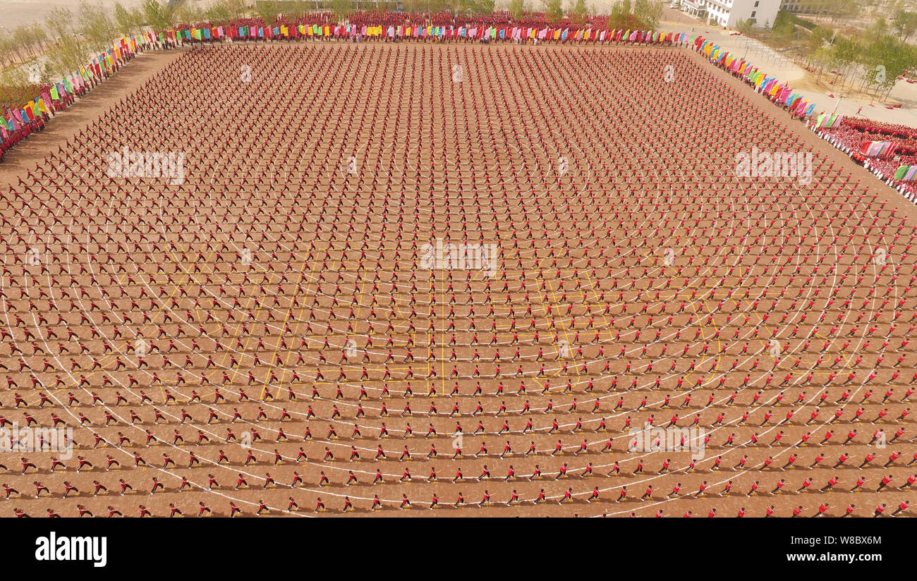 Chinese students take part in the spring training at the Shaolin Temple ...