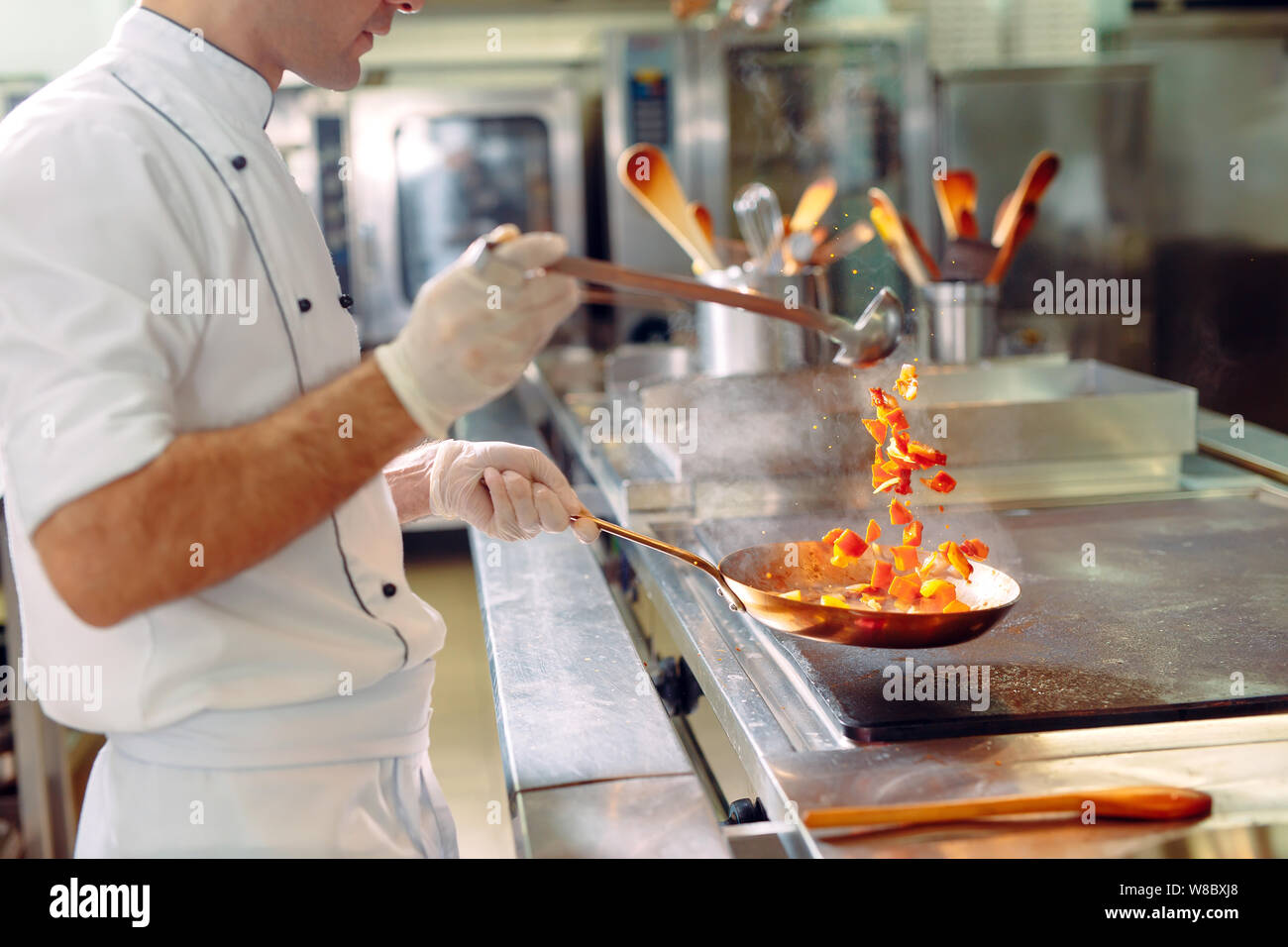 Shallow traditional pan hi-res stock photography and images - Alamy
