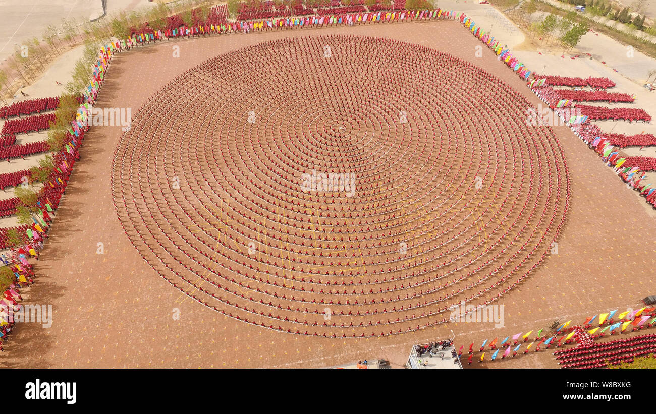 Chinese students take part in the spring training at the Shaolin Temple ...