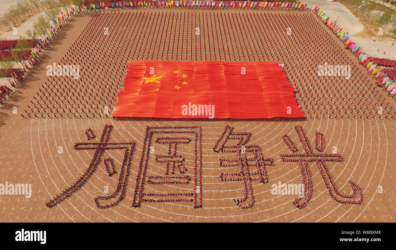 Chinese students take part in the spring training at the Shaolin Temple ...