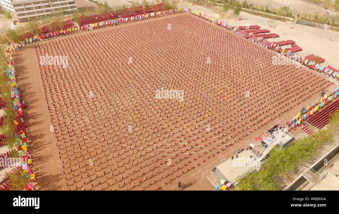 Chinese students take part in the spring training at the Shaolin Temple ...