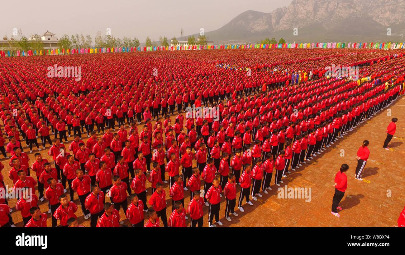Chinese students take part in the spring training at the Shaolin Temple ...