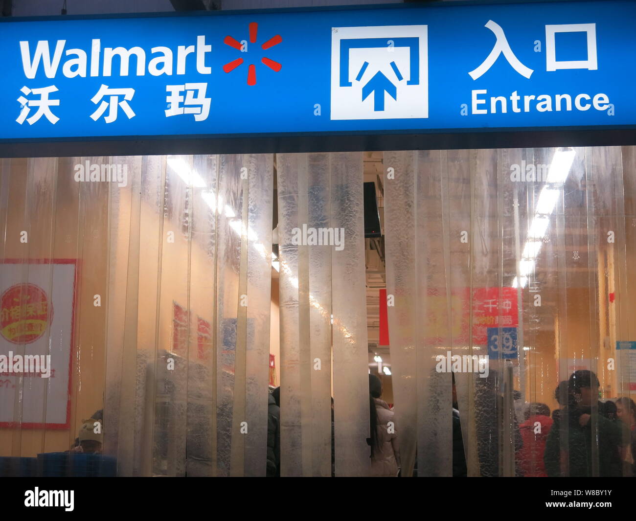 --FILE--Customers go shopping at a supermarket of Walmart in Chongqing ...