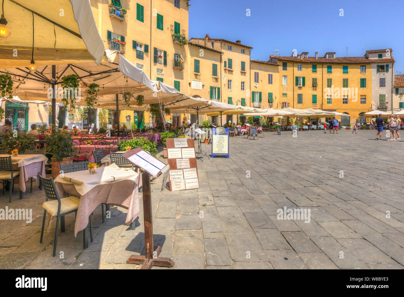 Lucca hi-res stock photography and images - Alamy