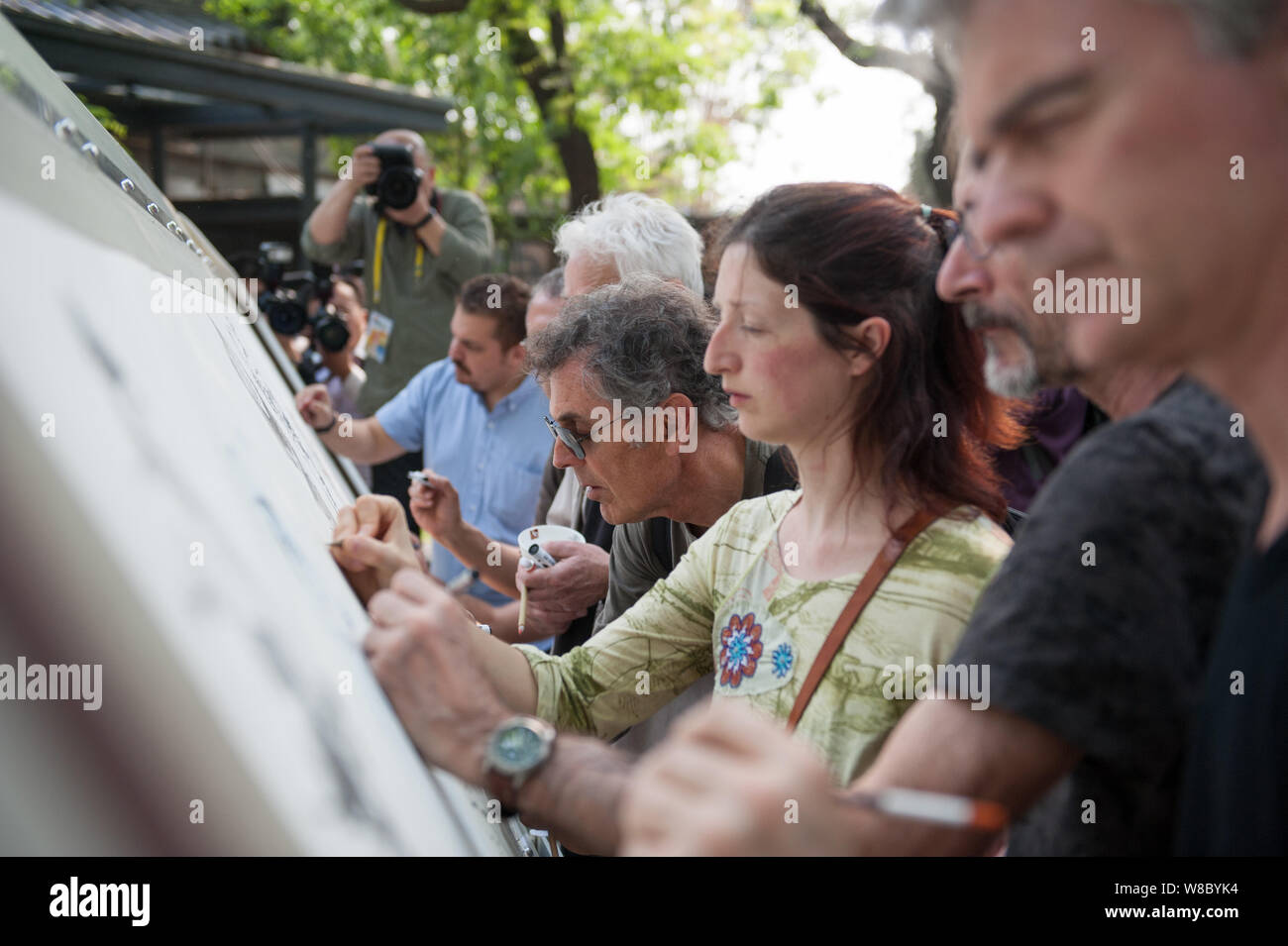 Foreign cartoonists draw pictures showing their impressions of Beijing ...