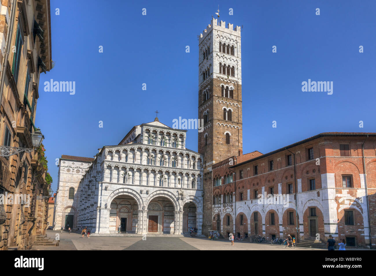 Lucca romanesque cathedral architecture hi-res stock photography and ...