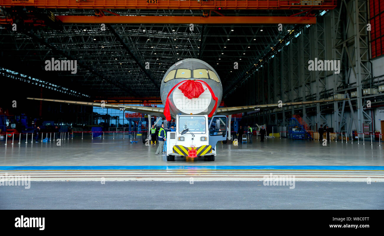 Aircraft assembly plant hi-res stock photography and images - Alamy