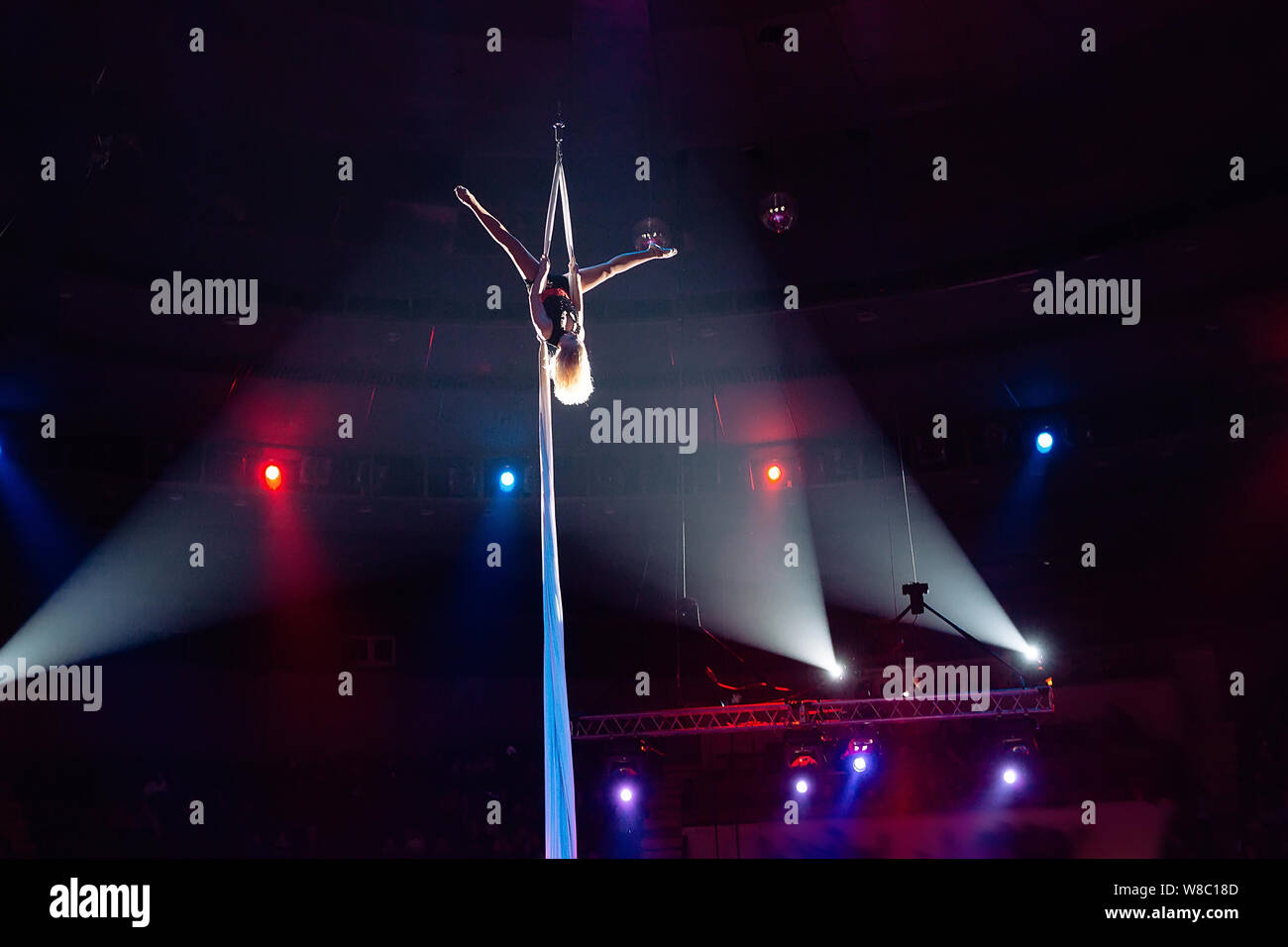 Circus ring hi-res stock photography and images - Alamy