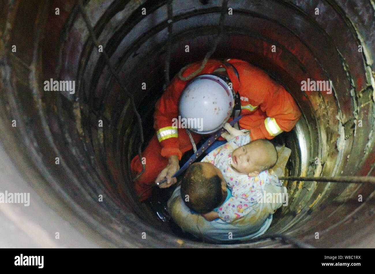 Firefighter rescue child hi-res stock photography and images - Alamy